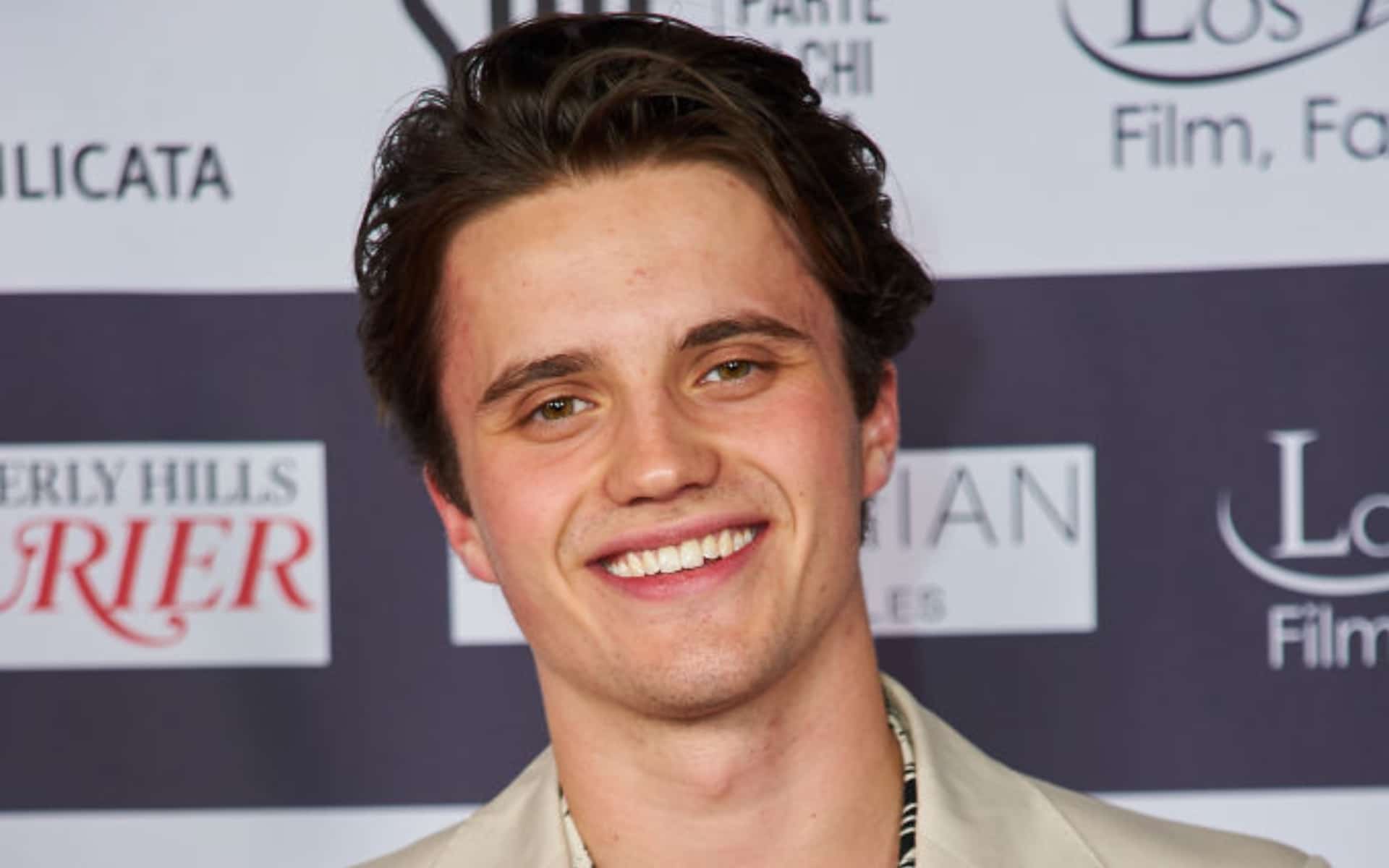 George Sear, Bio, Early Life, Career, Net Worth, Professional, Relationship